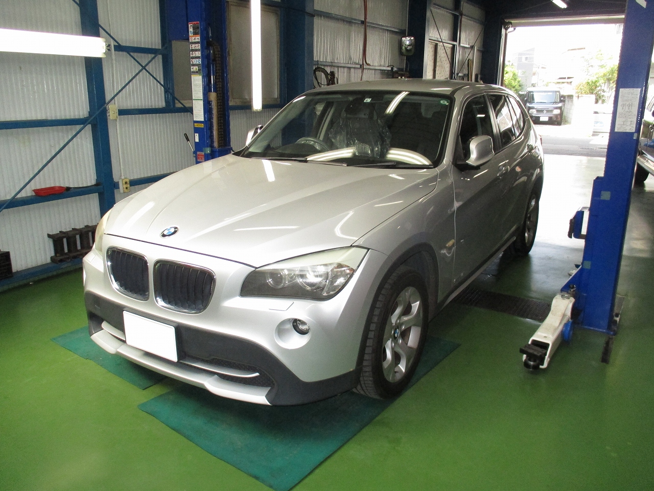 取扱い車両実績 BMW X1 車検整備 85000km オイル漏れ修理 VANOS ソレノイドOリング交換｜文京区 「鈴岩オート」 外車・輸入車もOK